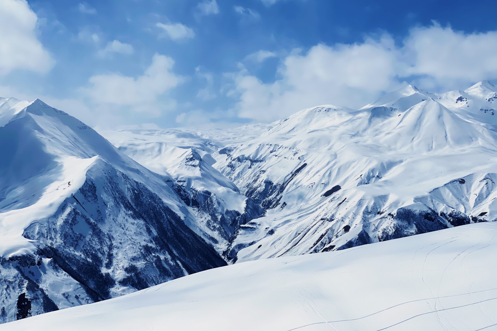 スノーボードの滑走スタイルや技の種類を比較！カテゴリー別に初心者にわかりやすく解説 | スノログ